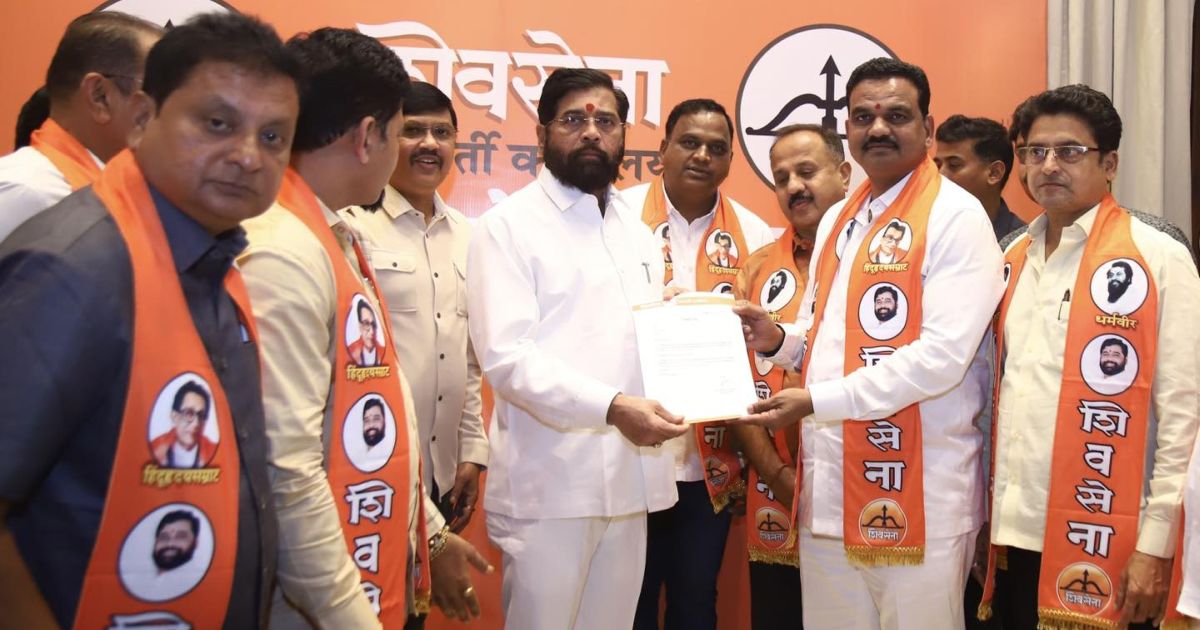 ठाकरे गटानं पक्षातून हकालपट्टी केली; माजी आमदारानं शिंदेंच्या शिवसेनेची ...