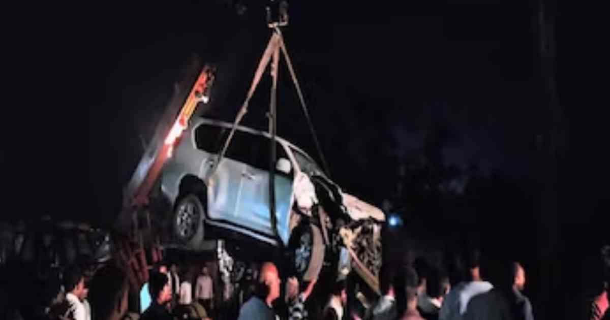 मोठी बातमी! मंत्री संजय राठोड यांच्या गाडीचा अपघात, चालक गंभीर, पिकअपला ...