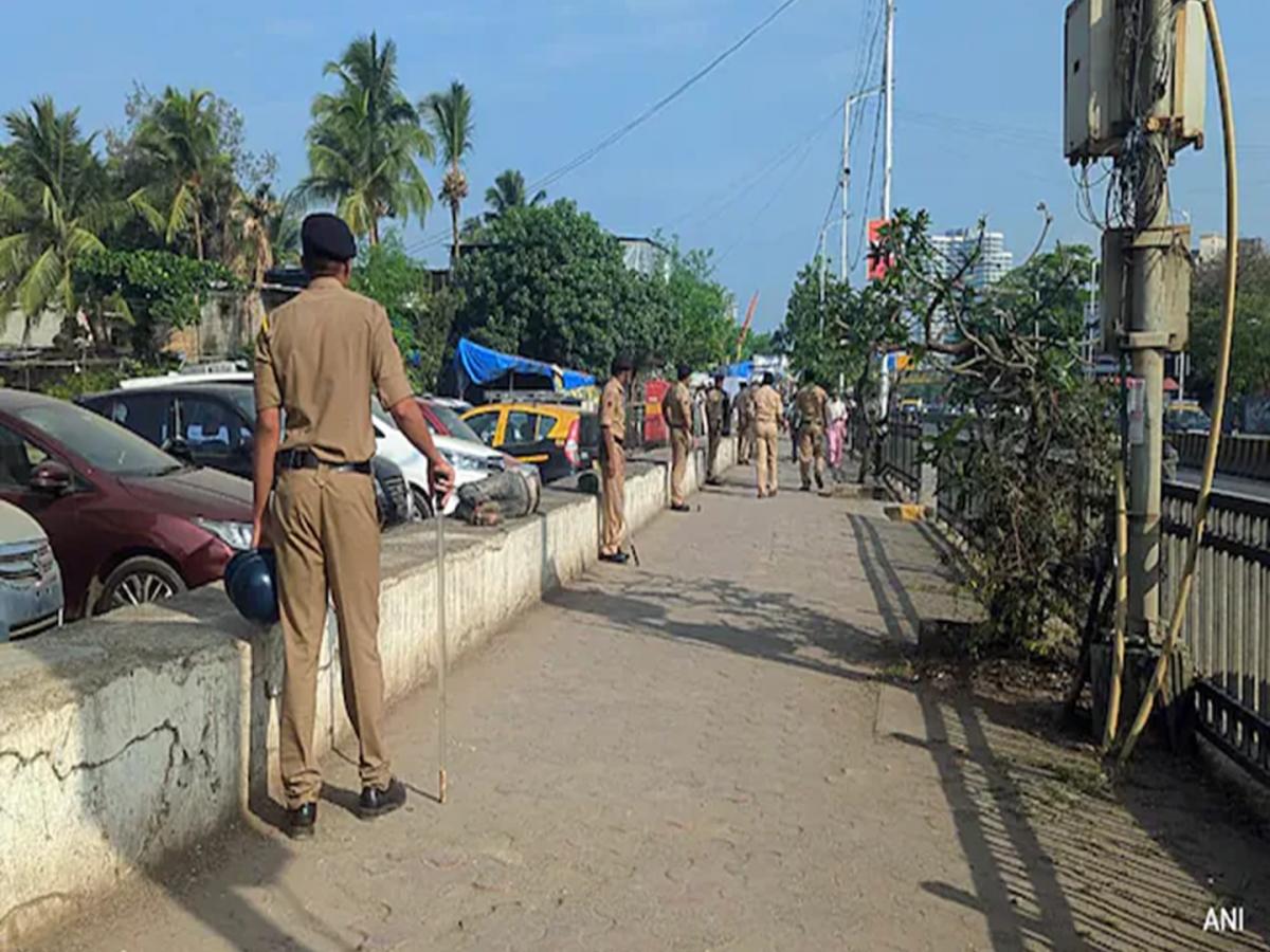 मुंबईत प्लास्टिकच्या डब्यात तुकडे करून टाकलेल्या मृतदेहाचे गूढ उकलले ...