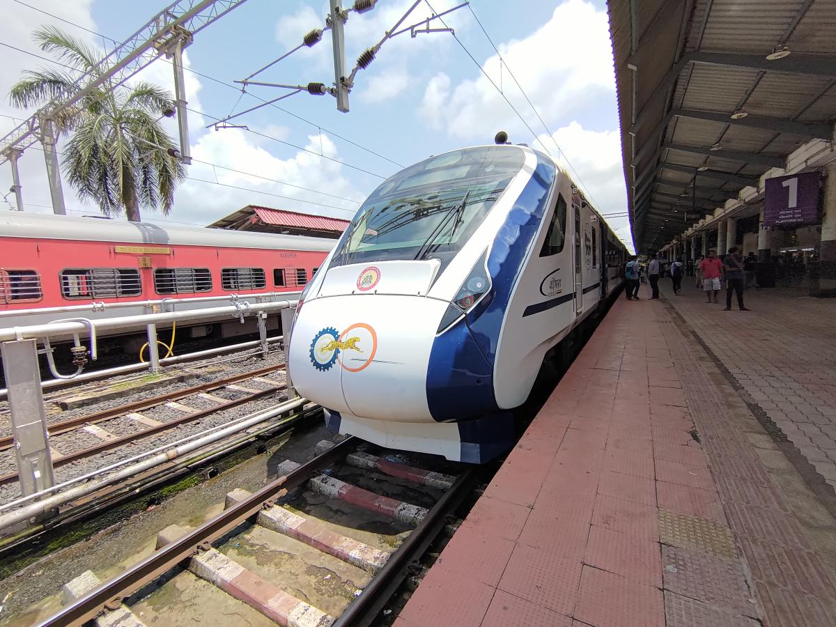 प्रवाशांसाठी आनंदाची बातमी! मुंबई-गोवा वंदे भारत आता ६ दिवस; नवे वेळापत्रक कधीपासून? Mumbai ...