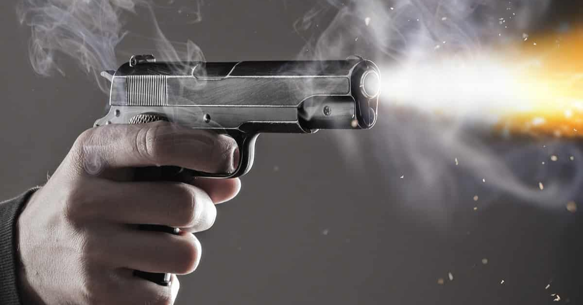 Kandivali: कांदिवलीत भरदिवसा तिघांचा दुचाकीने येत इस्टेट एजंटवर गोळीबार! Mumbai Marathi News ...