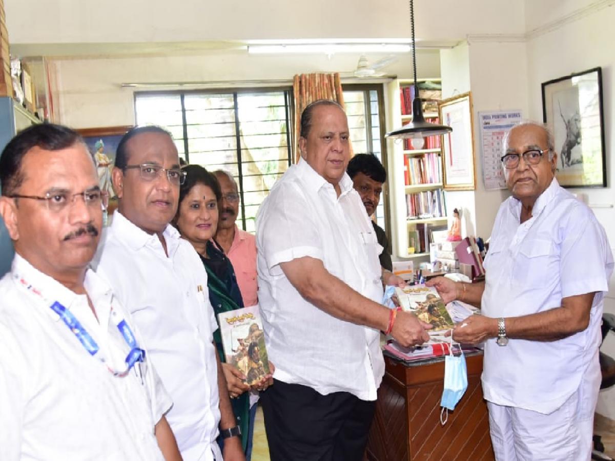 सरसेनापती संताजी घोरपडे स्मारक मार्चपर्यंत पूर्ण होणार, पालकमंत्री हसन ...