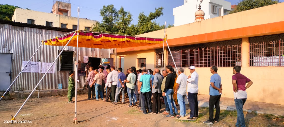 Maharashtra Lok Sabha Election 2024 बहुतांश मतदार केंद्रांवर ...