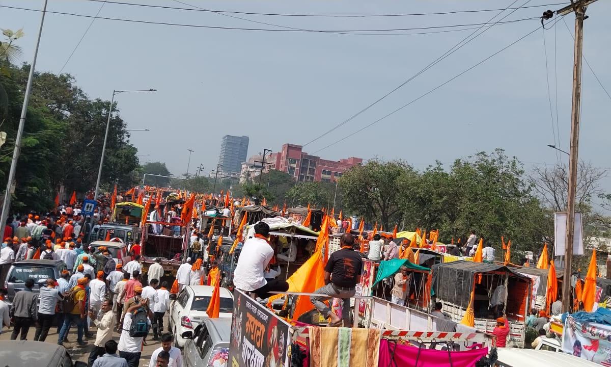 नवी मुंबईत मराठ्यांचा गर्दीचा विक्रम; दोन किलोमीटरचा रांगा Navi mumbai ...