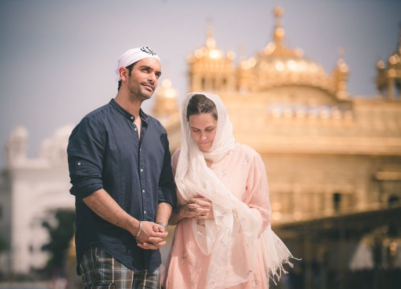 सुवर्ण मंदिरातल्या भेटीचे नेहा-अंगदचे फोटो व्हायरल! - Marathi News ...