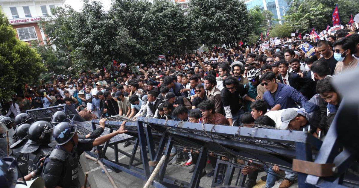 GEN-Z च्या आंदोलनापुढे नेपाळ सरकार झुकले; सोशल मीडियावरील बंदी उठवली ...