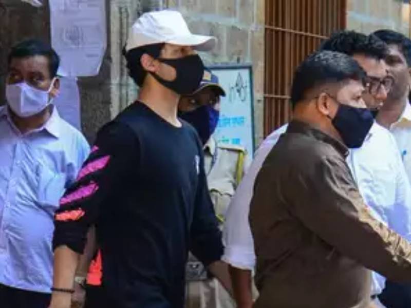 Mumbai Rave Party: आर्यन खानला गांजा कोण पुरवत होतं? NCBनं कोर्टात नाव ...