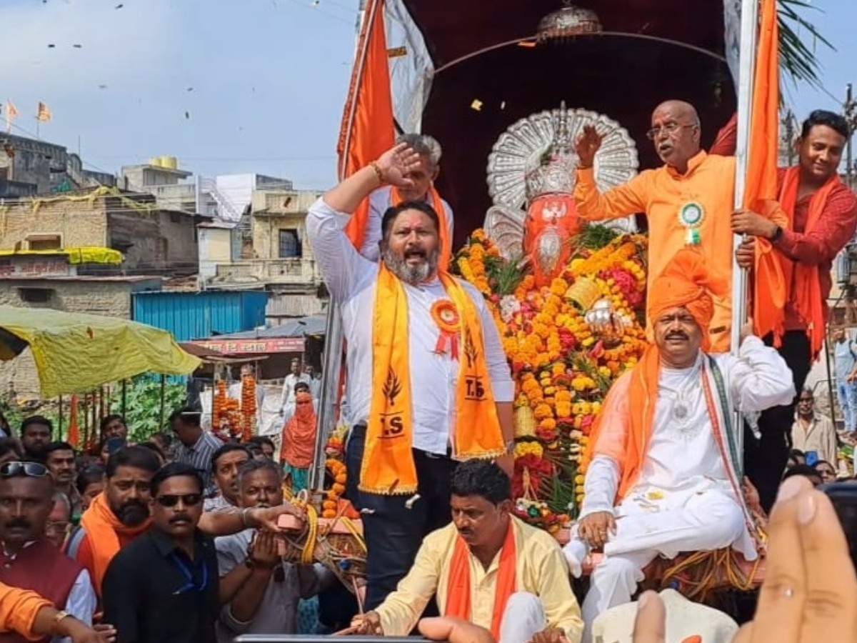 खामगावात लाडक्या बाप्पांच्या विसर्जनाला शांततेत सुरुवात, चोख पोलीस ...