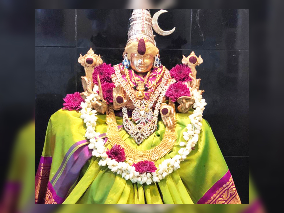 Shukravar ke upay: दर शुक्रवारी लक्ष्मी मातेचे 'हे' स्तोत्र म्हणायला ...