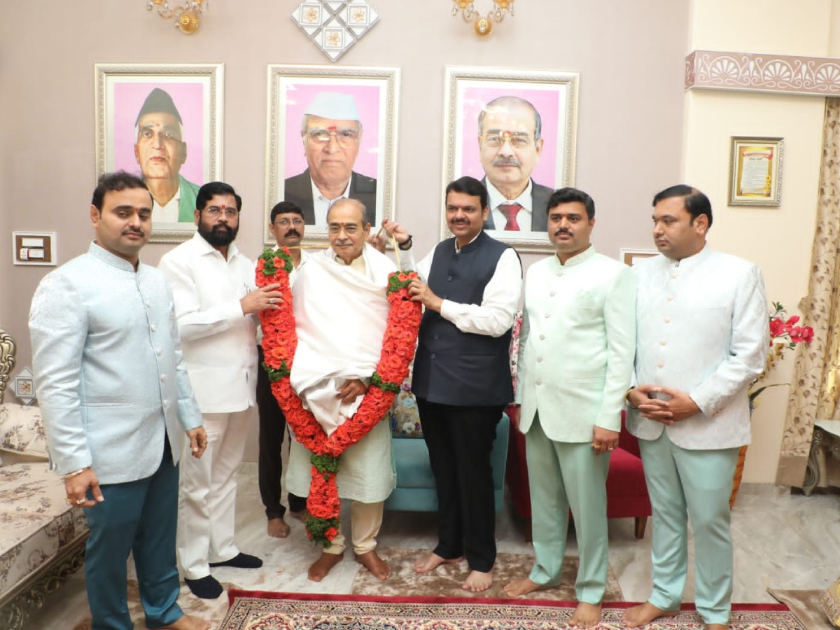 ज्येष्ठ निरुपणकार अप्पासाहेब धर्माधिकारी यांना महाराष्ट्र भूषण पुरस्कार ...