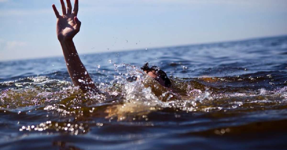 शिवमंदिरात दर्शनाला गेले, येतांना नदीत पोहण्याचा मोह बेतला जीवावर ...