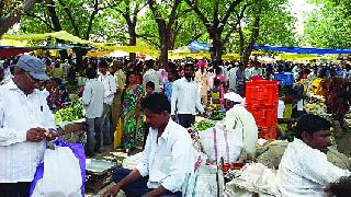 पारनेरचा बाजार राज्यात आदर्श मॉडेल - Marathi News | Ideal model of ...