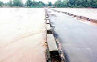 पावसाच्या पाण्याला अडविण्याचे नियोजन शून्य - Marathi News | Planning to ...