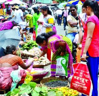 वटपौर्णिमेच्या सामग्रीला महागाईच्या झळा - Marathi News | Inflation for ...