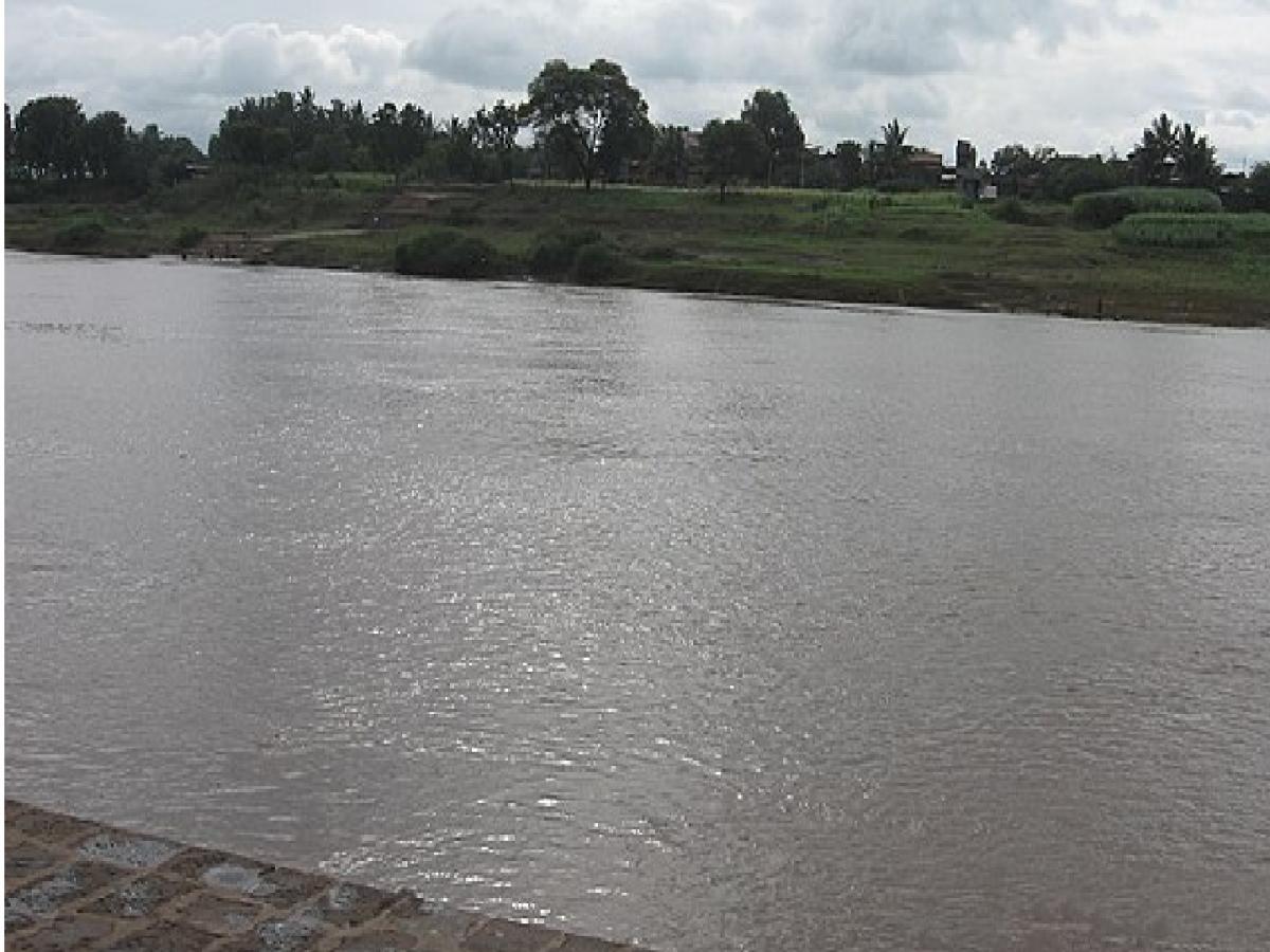 कोल्हापुरातील पंचगंगा नदीमधील पाणीपातळी घटली; इचलकरंजीस होणारा उपसा बंद ...