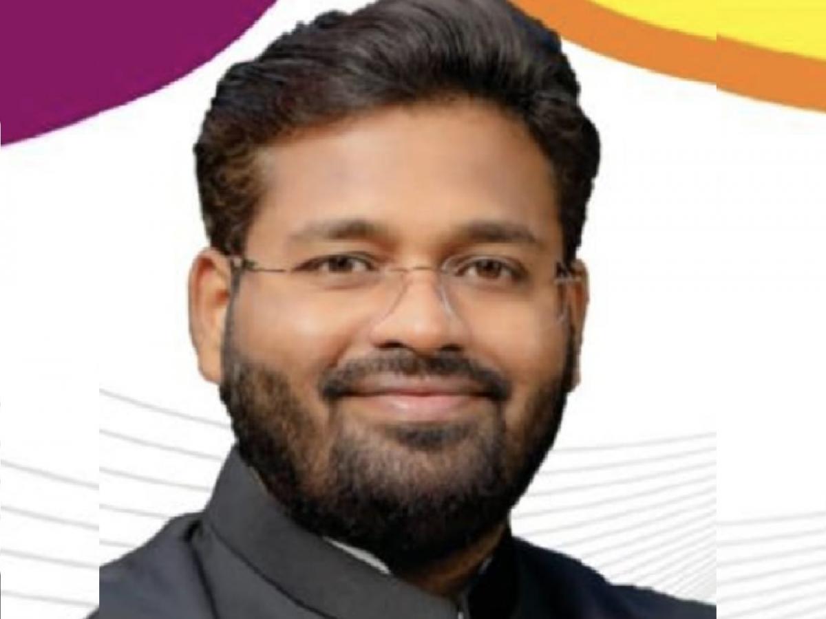 विशाल परब यांचे भाजपमधून निलंबन, महायुतीतील बंडखोरी भोवली Sindhudurga ...