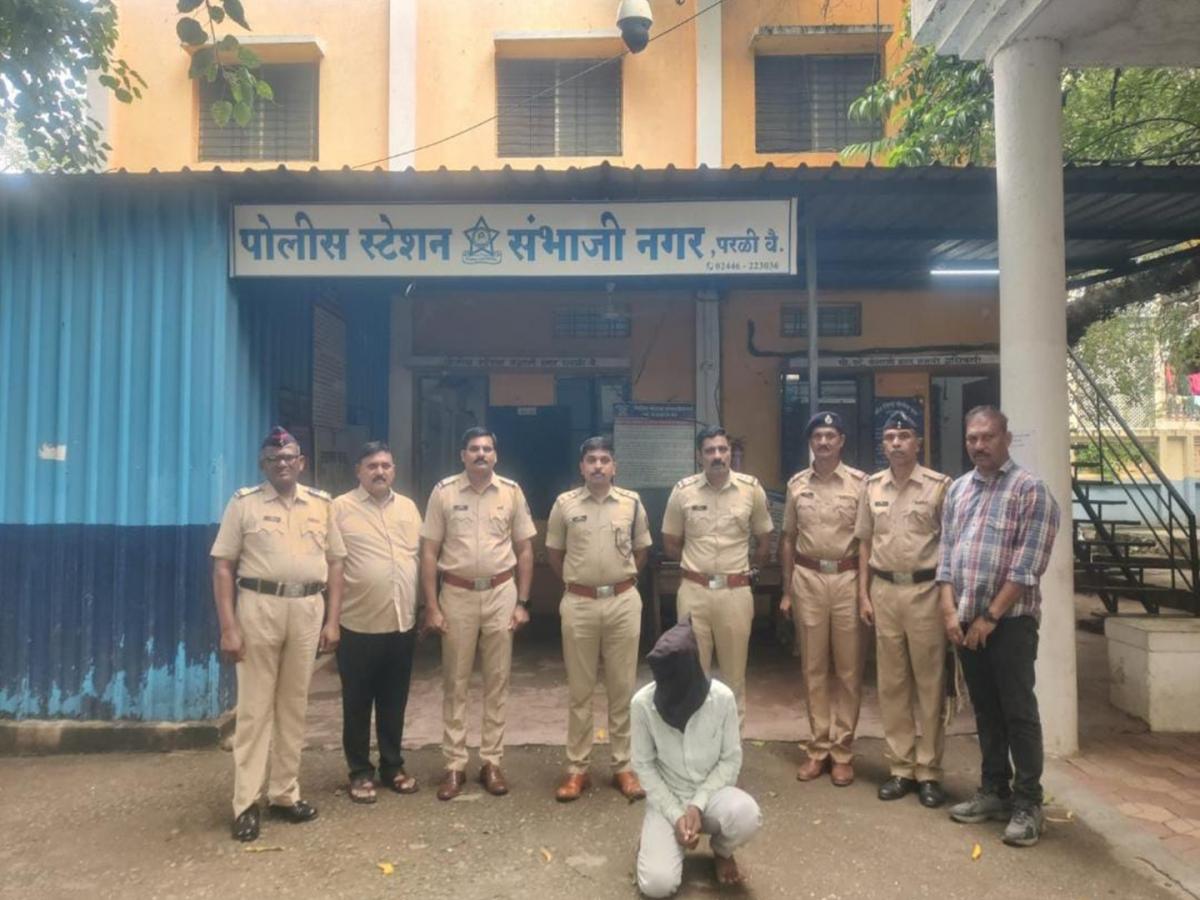 Beed Crime: परळी रेल्वेस्टेशन परिसरात चिमुकलीवर अत्याचार करणारा काही ...