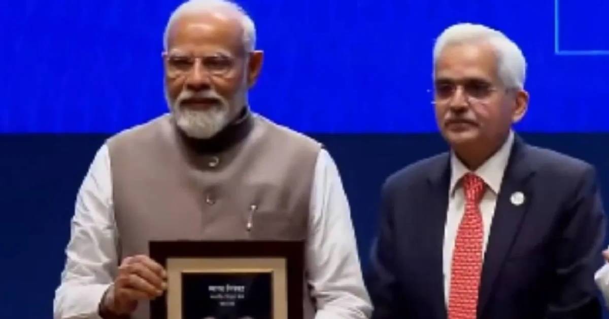 पंतप्रधान मोदींच्या हस्ते ९० रुपयांचे नाणे लॉन्च, RBI च्या ९० वर्ष ...