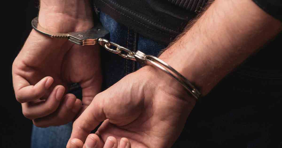 खून केला पुण्यात, दोघांच्या हातात कल्याण येथे पडल्या बेड्या; २० ...