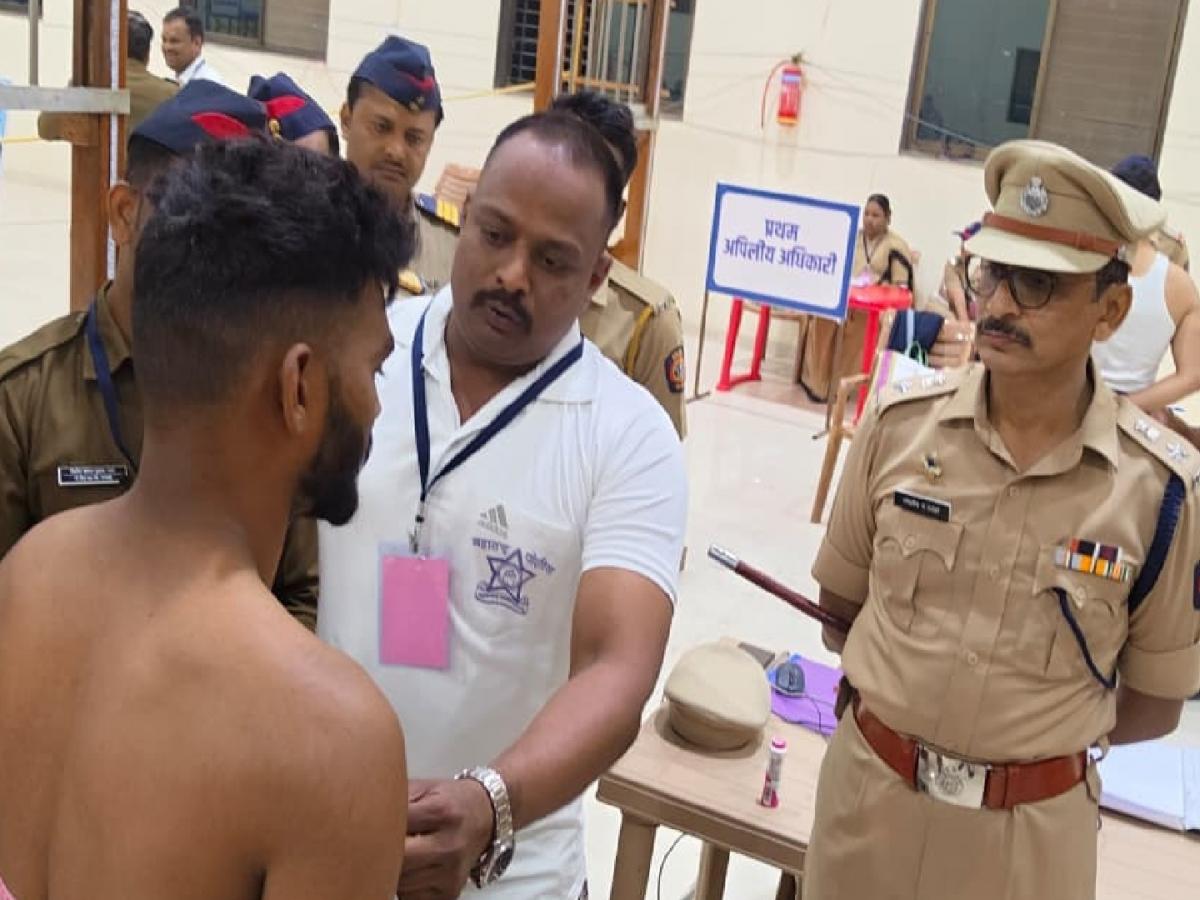 खाकी वर्दीची ओढ! पहाटे ४:३० पासून परभणी पोलीस मुख्यालयात तरुणाईचा 'धाव ...