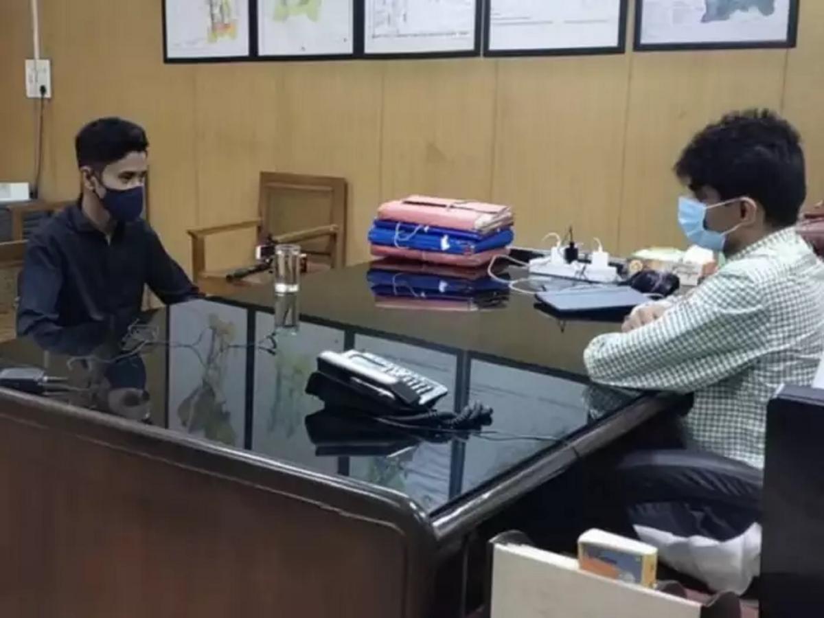 Pradeep Mehra Running Noida Viral Video: रनिंग बॉय प्रदीप मेहरानं घेतली ...