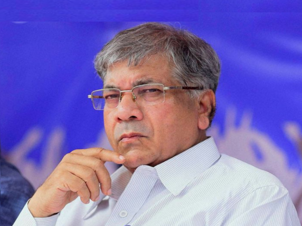 प्रकाश आंबेडकरांविरोधात काँग्रेसने दिला उमेदवार, अकोल्यातून अभय पाटील ...