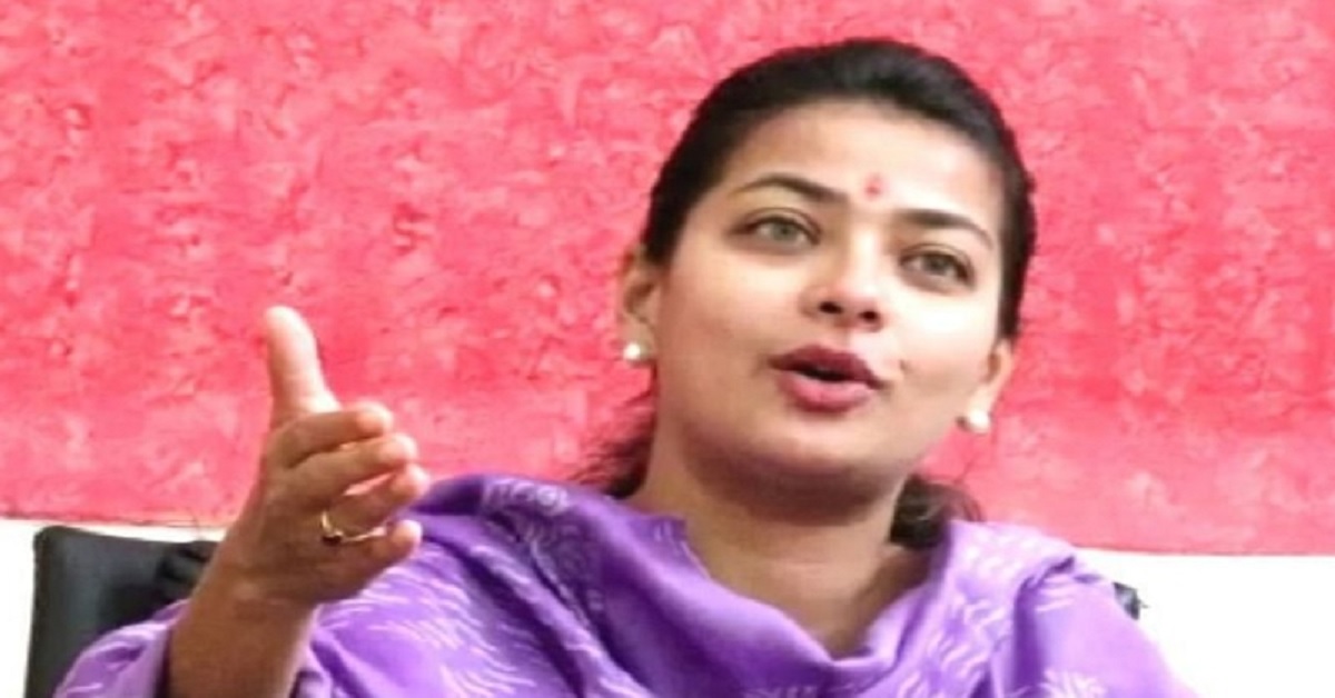 सोलापूर - पराभवाच्या भीतीमुळे सरकार पालिका निवडणुकीला घाबरते : प्रणिती ...