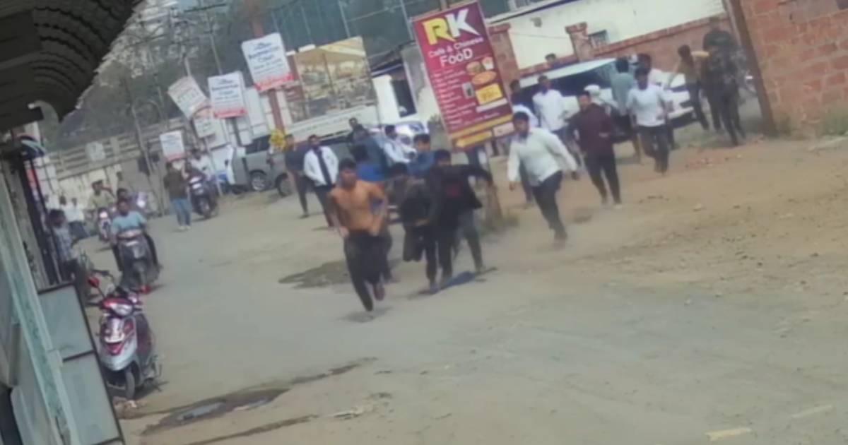 लोणी स्टेशन परिसरातील नामांकित शिक्षण संकुलातील विद्यार्थ्यांची फ्री ...