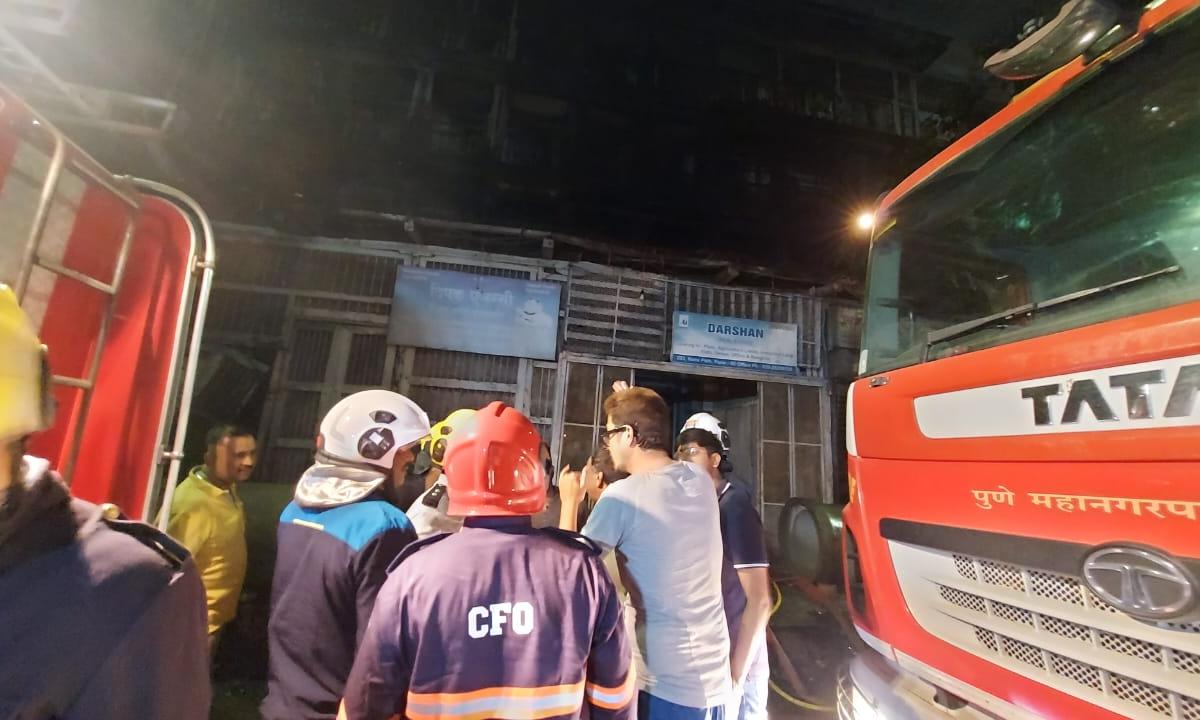 नाना पेठ वाड्याला आग; रात्री ८ वाजता लागल्याची प्राथमिक माहिती ...