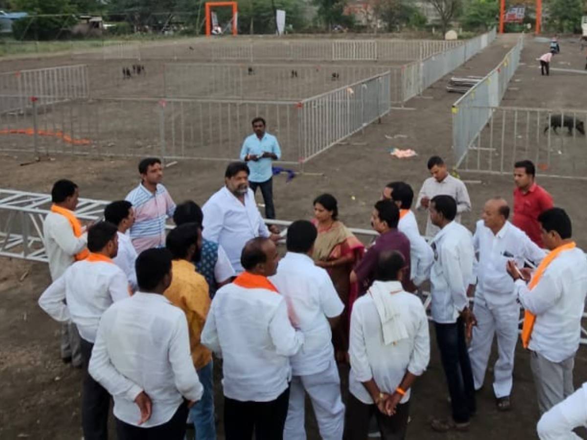 बीडमध्ये ठाकरे गटाचे दोन पदाधिकारी समोरासमोर भिडले! Beed Marathi News ...