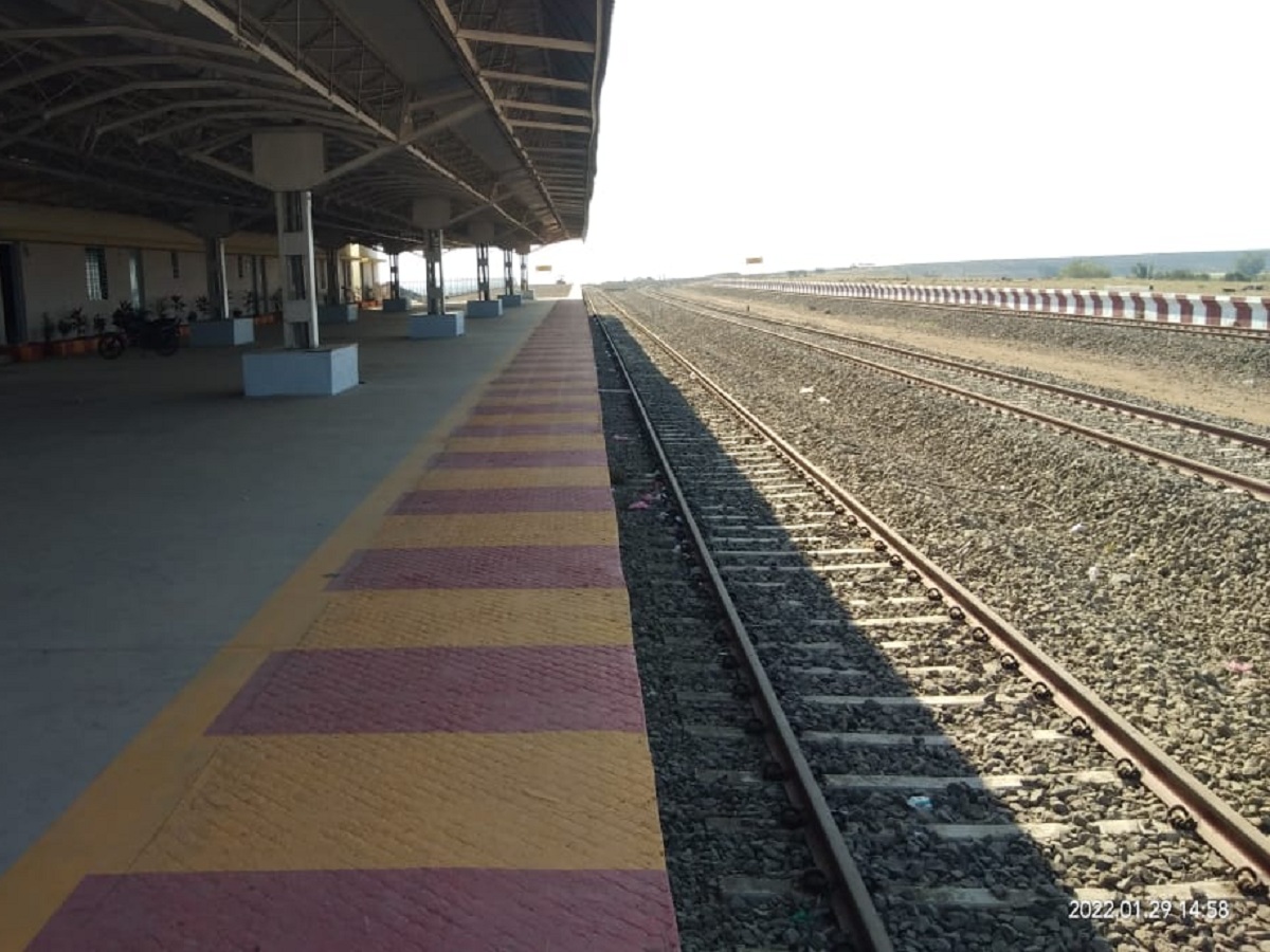 बीड जिल्ह्यात १२ डब्ब्यांची पहिली रेल्वे धावणार; नगर ते आष्टी मार्गावर ...