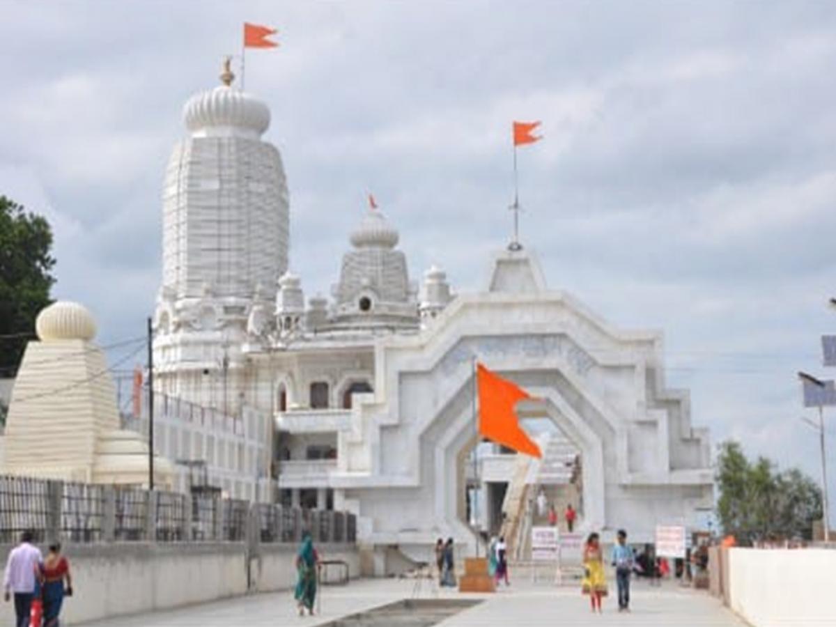 अंगारकी संकष्टी चतुर्थीनिमित्त भाविकांचा राजुरेश्वरकडे ओढा; ६५ एसटी ...