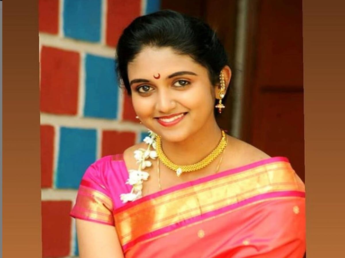 रिंकू राजगुरू ठरतेय मराठी इंडस्ट्रीतील सगळ्यात महागडी अभिनेत्री ...