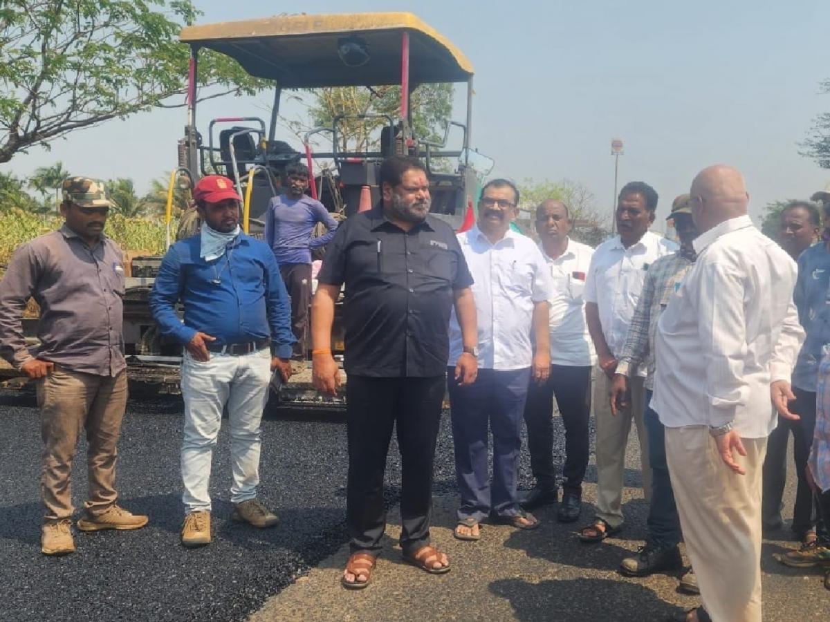 निपाणी-मुरगुड रस्त्याचे काम पावसाळ्यापूर्वी पुर्ण करा, खासदार संजय ...