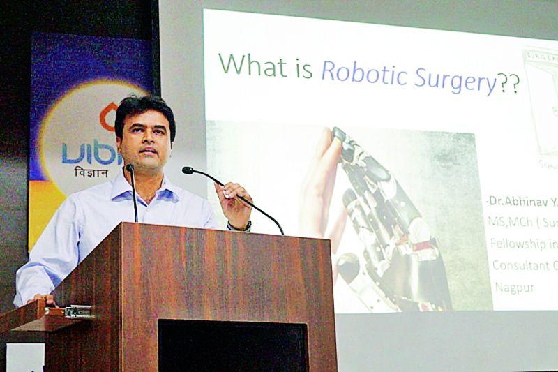 शस्त्रक्रियांच्या मर्यादेवर रोबोटिक्सची मात : अभिनव देशपांडे Nagpur Marathi News | Robotics ...