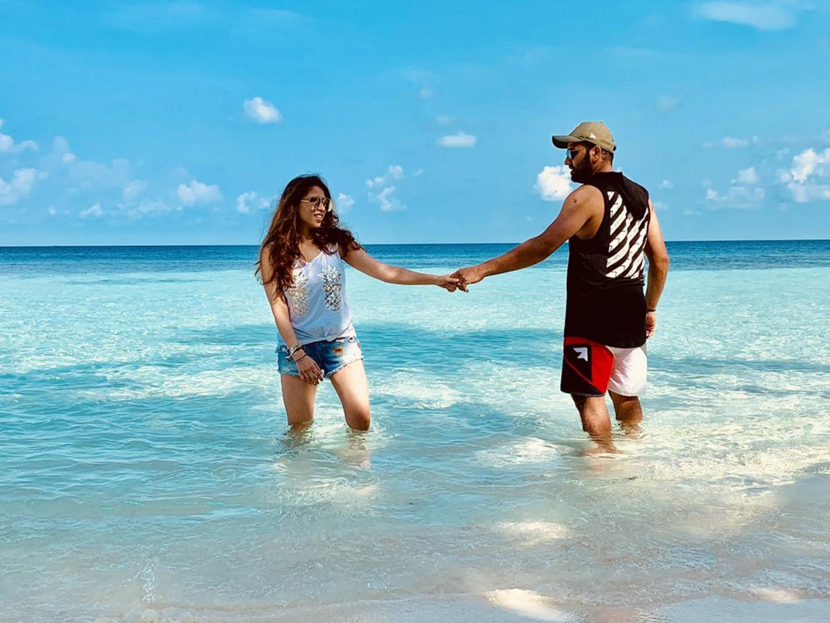 रोहित-रितिकाची LOVE STORY; हिटमॅननं गुडघ्यावर बसून केलेलं प्रपोज ...