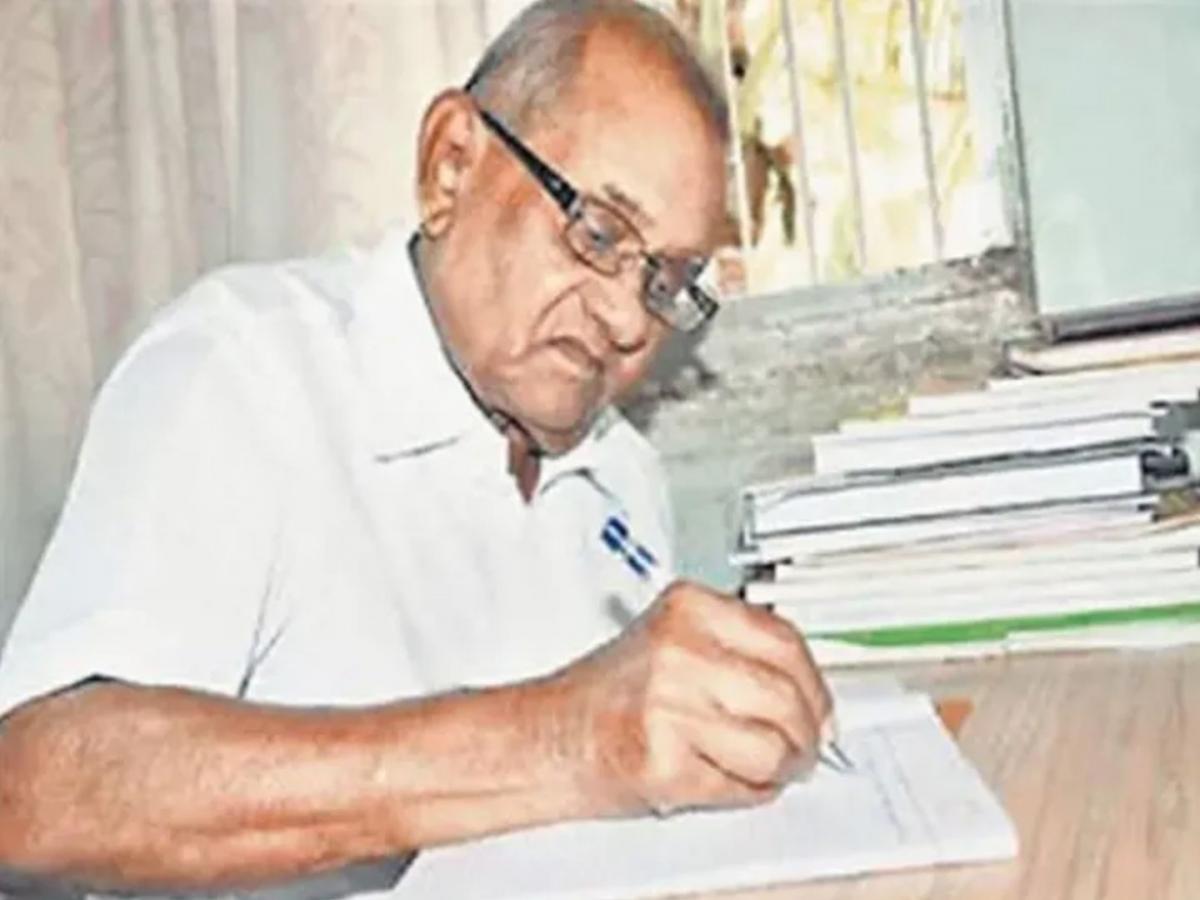बोराडे सर... ग्रामीण साहित्याचा शेवटचा आधारवड कोसळला! - Marathi News ...