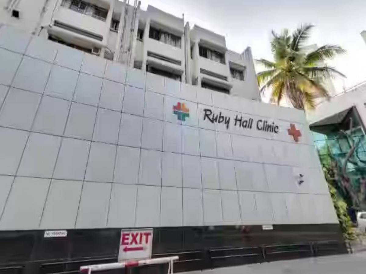 महिलेच्या मृतदेहाची विटंबना; रुबी हॉल क्लिनिकवर गुन्हा दाखल Pune ...