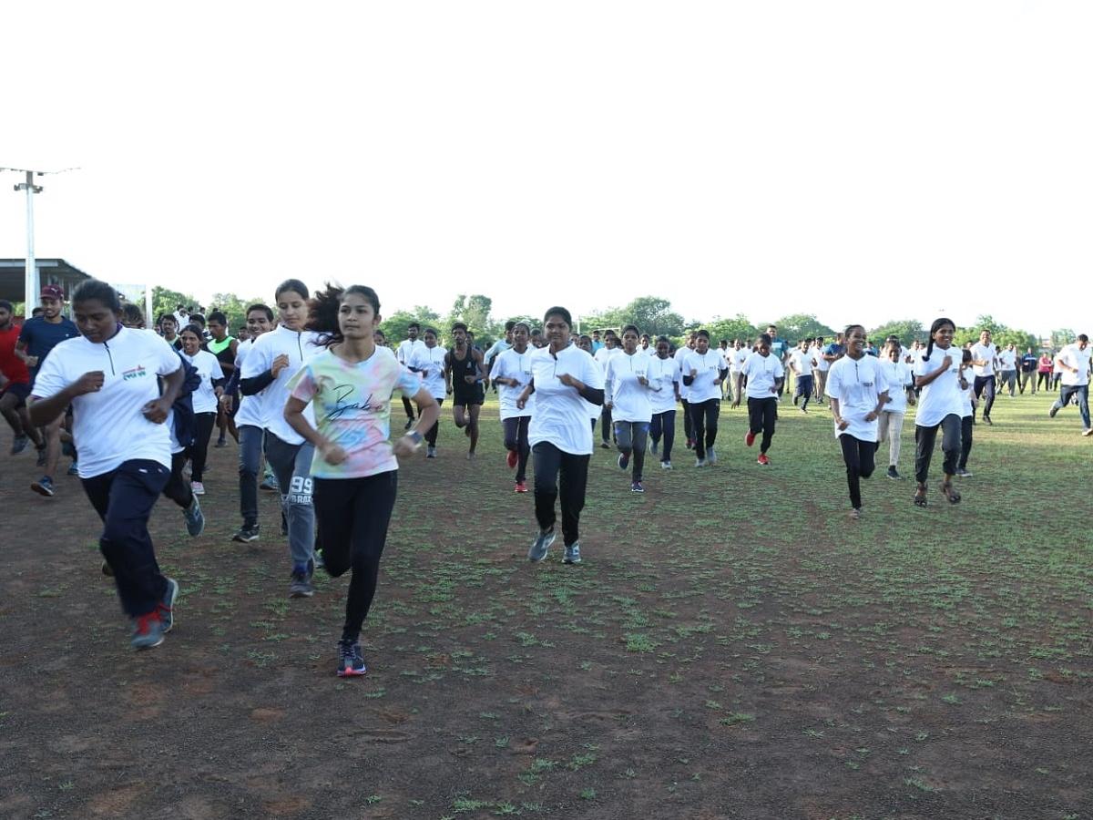 हिंगोलीकरांनी एकता दौडमधून दिला सामाजिक शांततेचा संदेश Hingoli Marathi ...