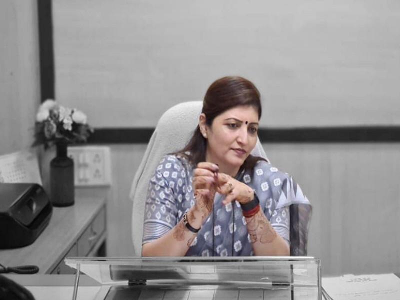 रुपाली चाकणकर यांच्याबाबत बदनामीकारक पोस्ट; ४ जणांवर गुन्हा दाखल, एक ...