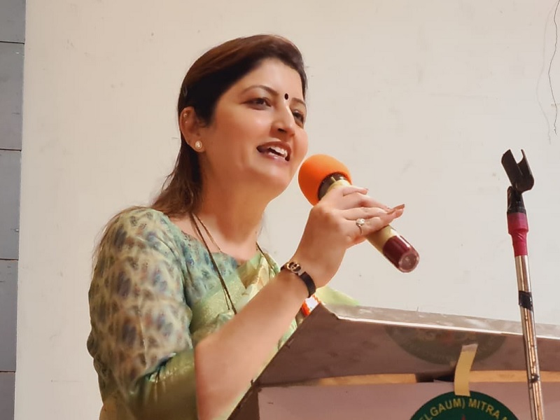 "बदनामी केली म्हणून कारवाई, पदाचा गैरवापर नाही" रुपाली चाकणकरांचे ...