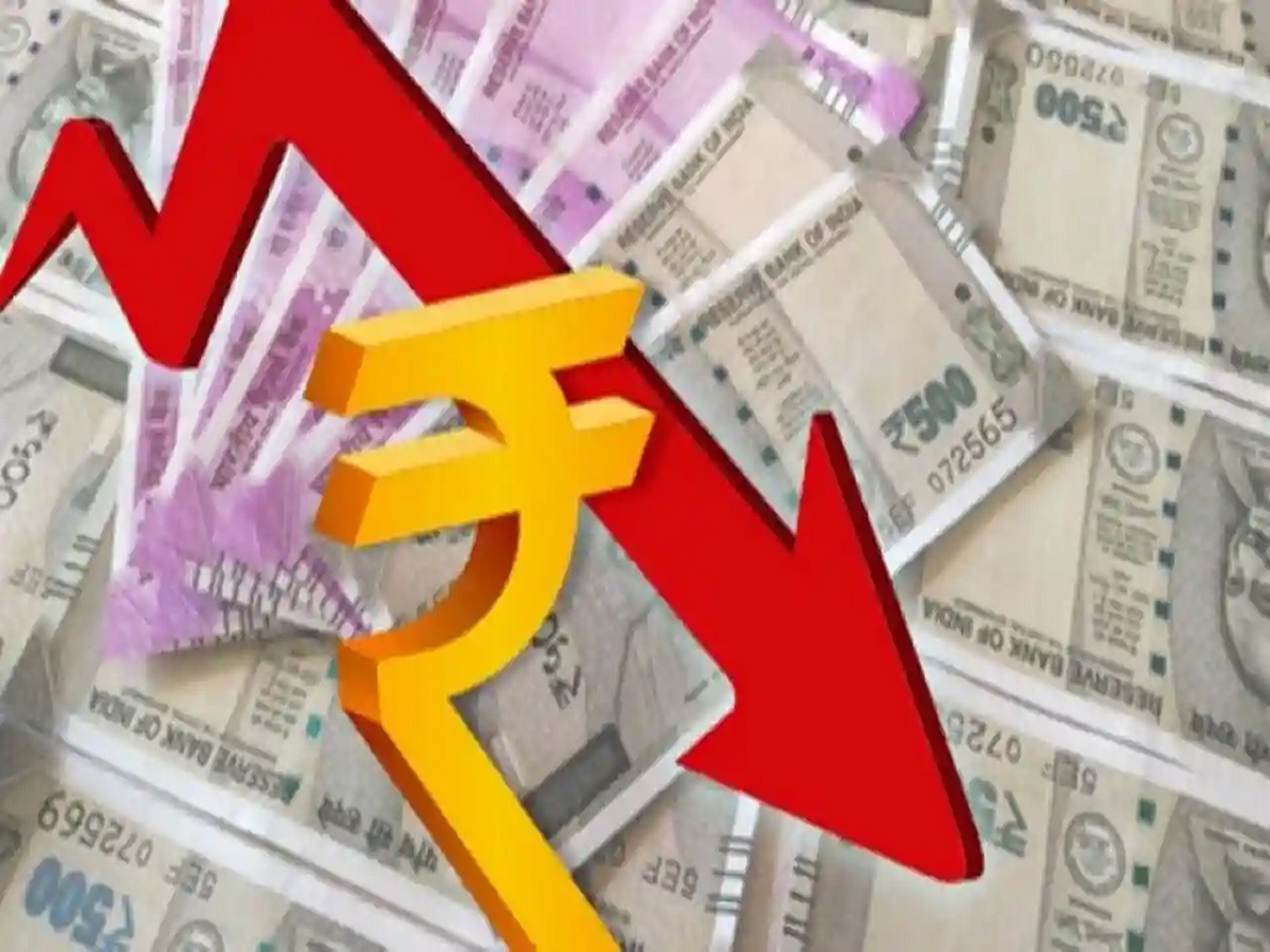 Rupee all time low : दोन वर्षांमध्ये डॉलरच्या तुलनेत रुपया पार ...