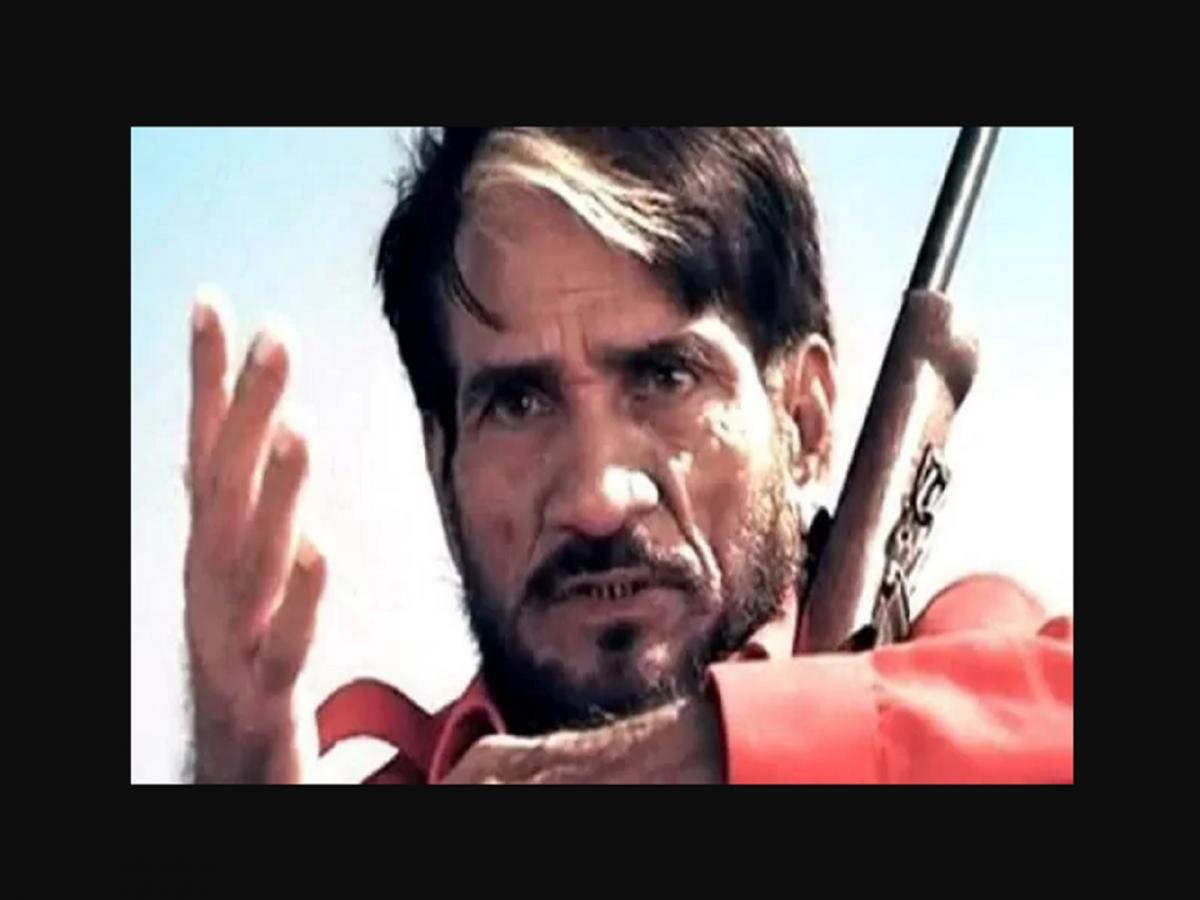 शोलेतील सांबाच्या पावलावर पाऊल टाकून मुली करणार बॉलिवूडमध्ये एंट्री ...