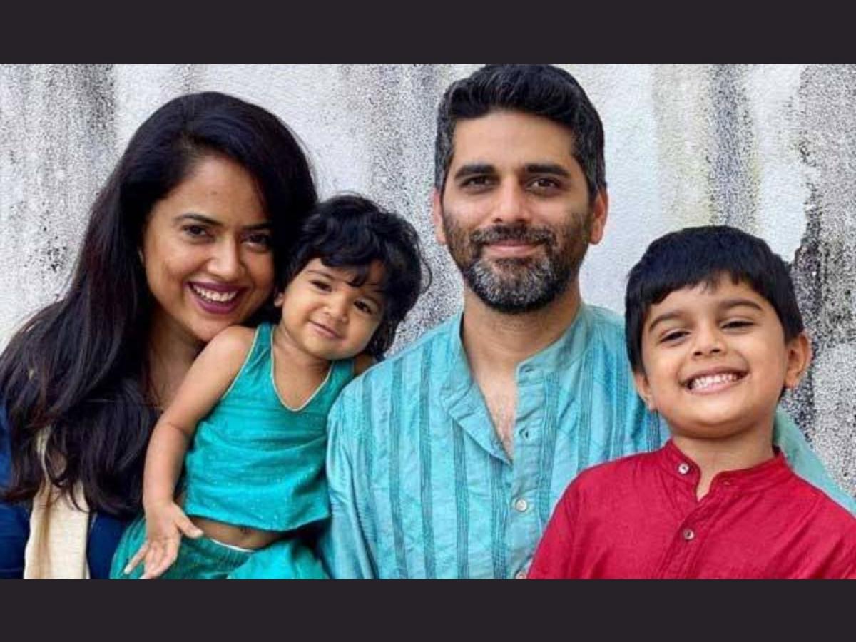 चिमुरड्यांसह समीरा रेड्डीचं संपूर्ण कुटुंब अडकले कोरोनाच्या विळख्यात ...