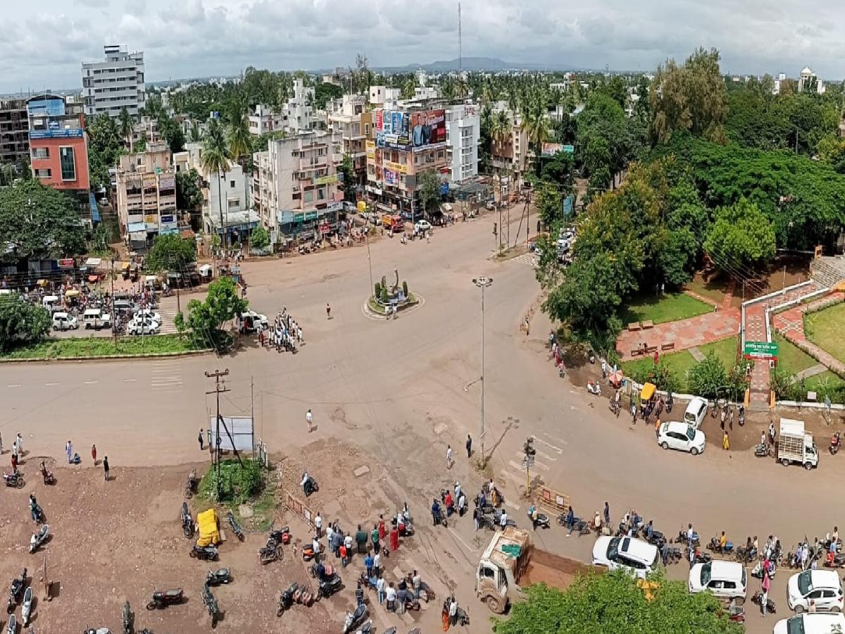 राष्ट्रगीतासाठी स्तब्ध झाली सांगली, नागरिकांचा उत्स्फूर्त प्रतिसाद ...