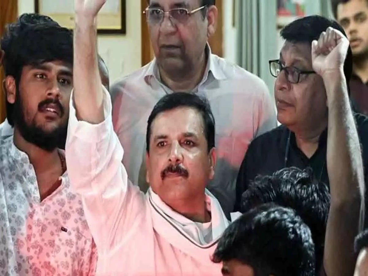 कोर्टाची परवानगी घेऊन संजय सिंह राज्यसभेत; पण सभापतींकडून खासदारकीच्या ...