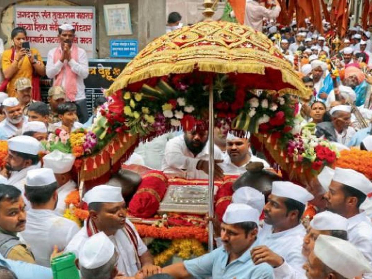 Pandharpur Wari 2019 Schedule: पाऊले चालती...तुकोबांच्या पालखीचं आज ...