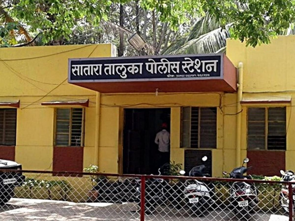 टेम्पोचालकाला खाली ओढले; शिवीगाळ, धारदार शस्त्रहल्ला Satara Marathi ...