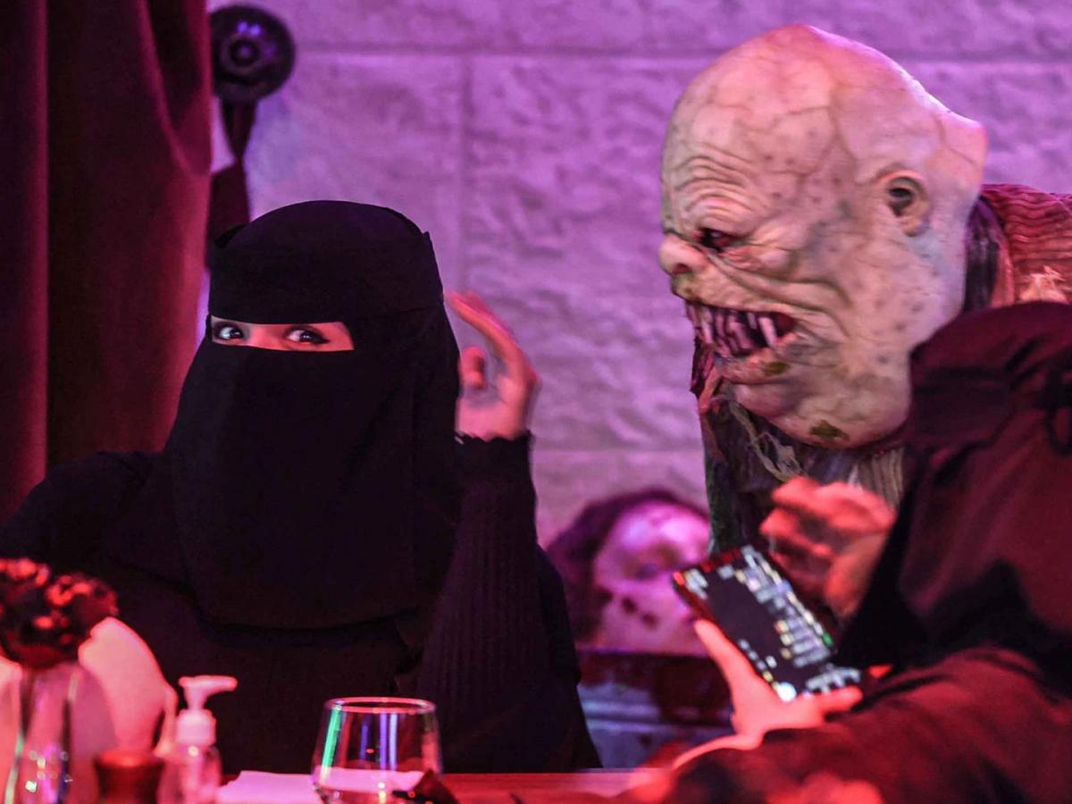 Saudi Arabia's Ghost Restaurant: मुडदा बशिवला तो....! सौदीचे अजब, भयानक ...