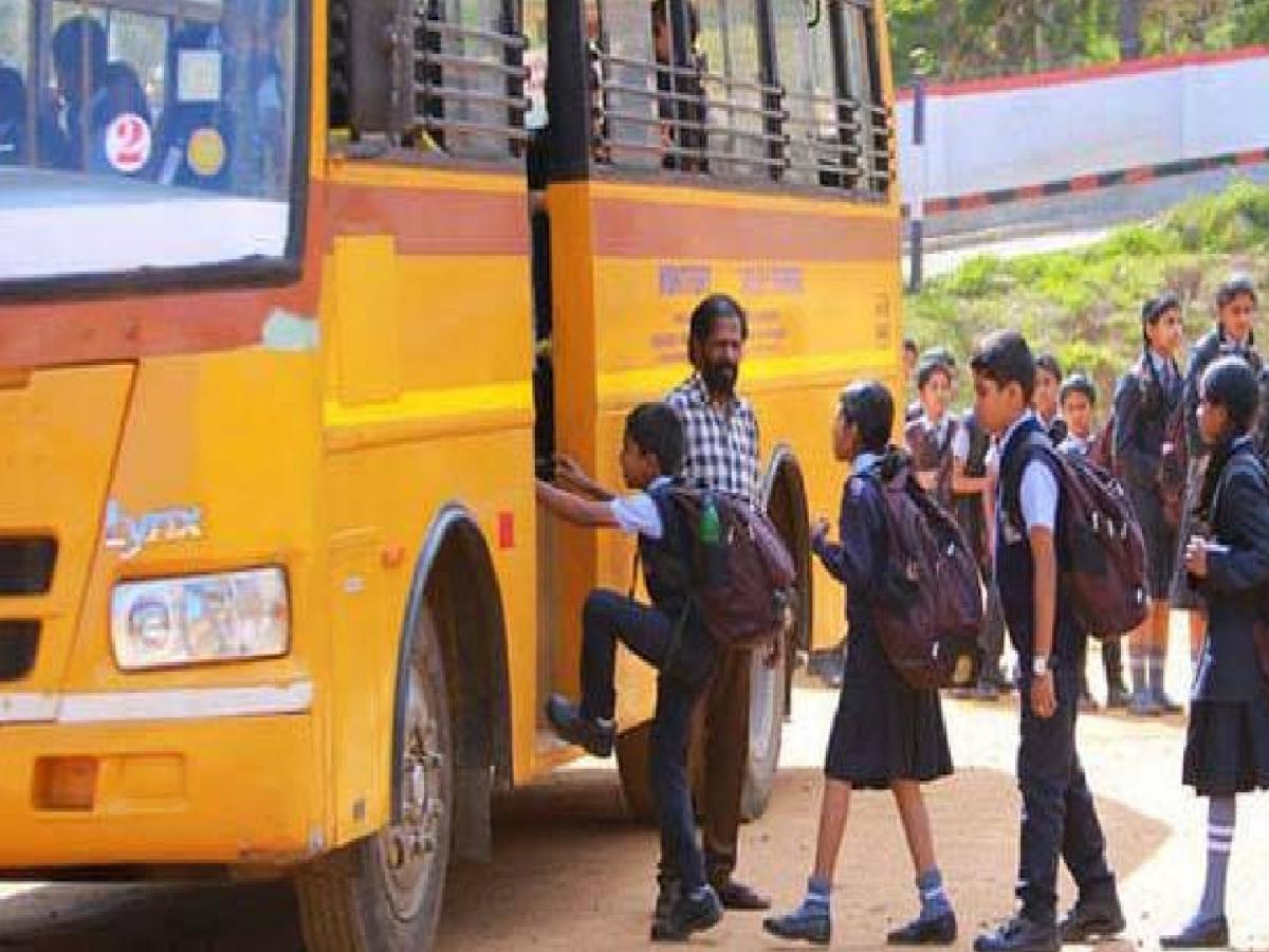 शाळा आठ महिने, स्कूल बस फी वर्षाची; पालकांना आर्थिक भुर्दंड Ratnagiri ...